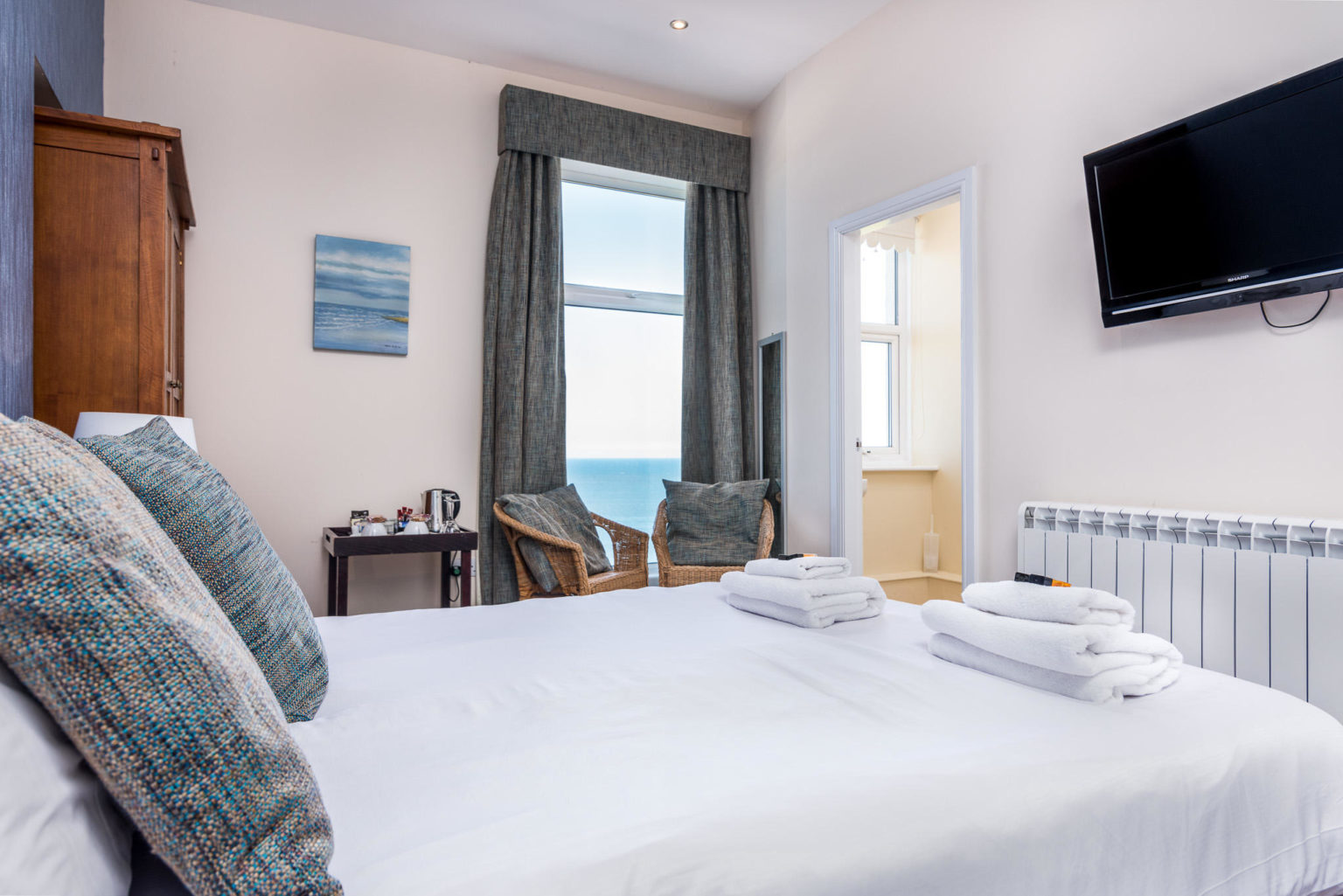 Riviera Guesthouse | Whitby B&B with Stunning Sea Views