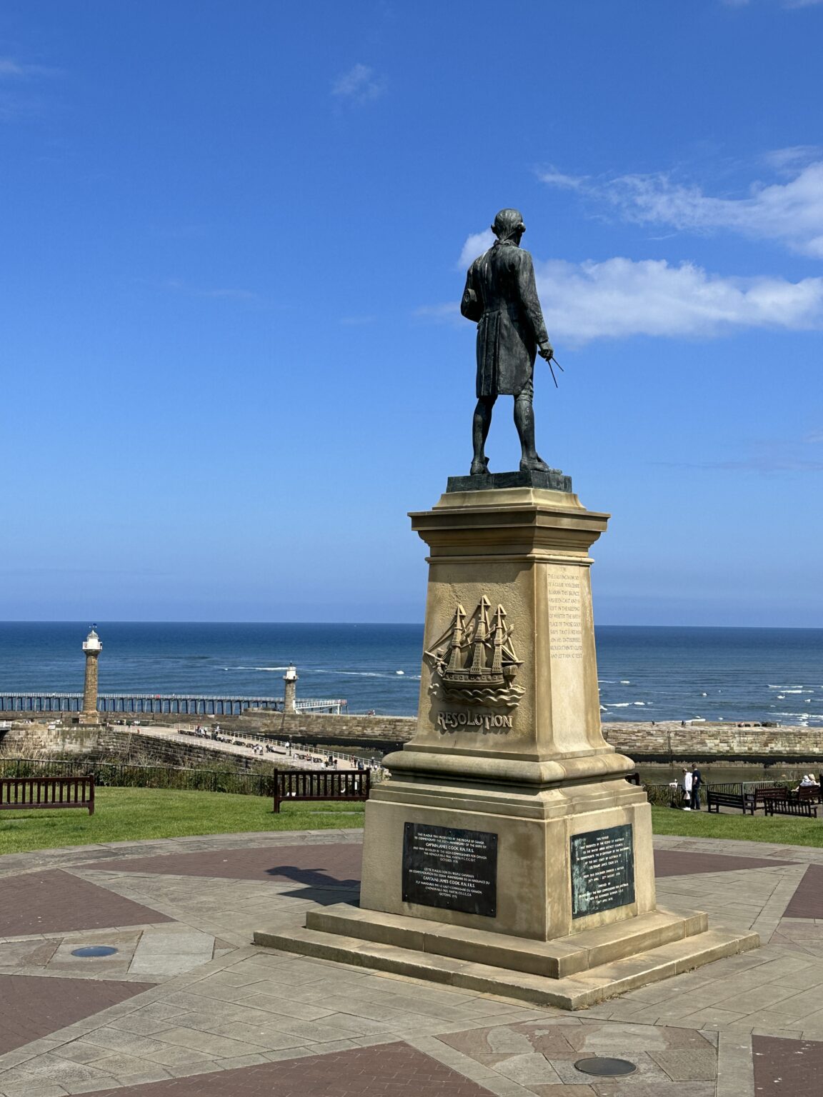 Whitby Harbour, Piers & Lighthouses – Our Guide