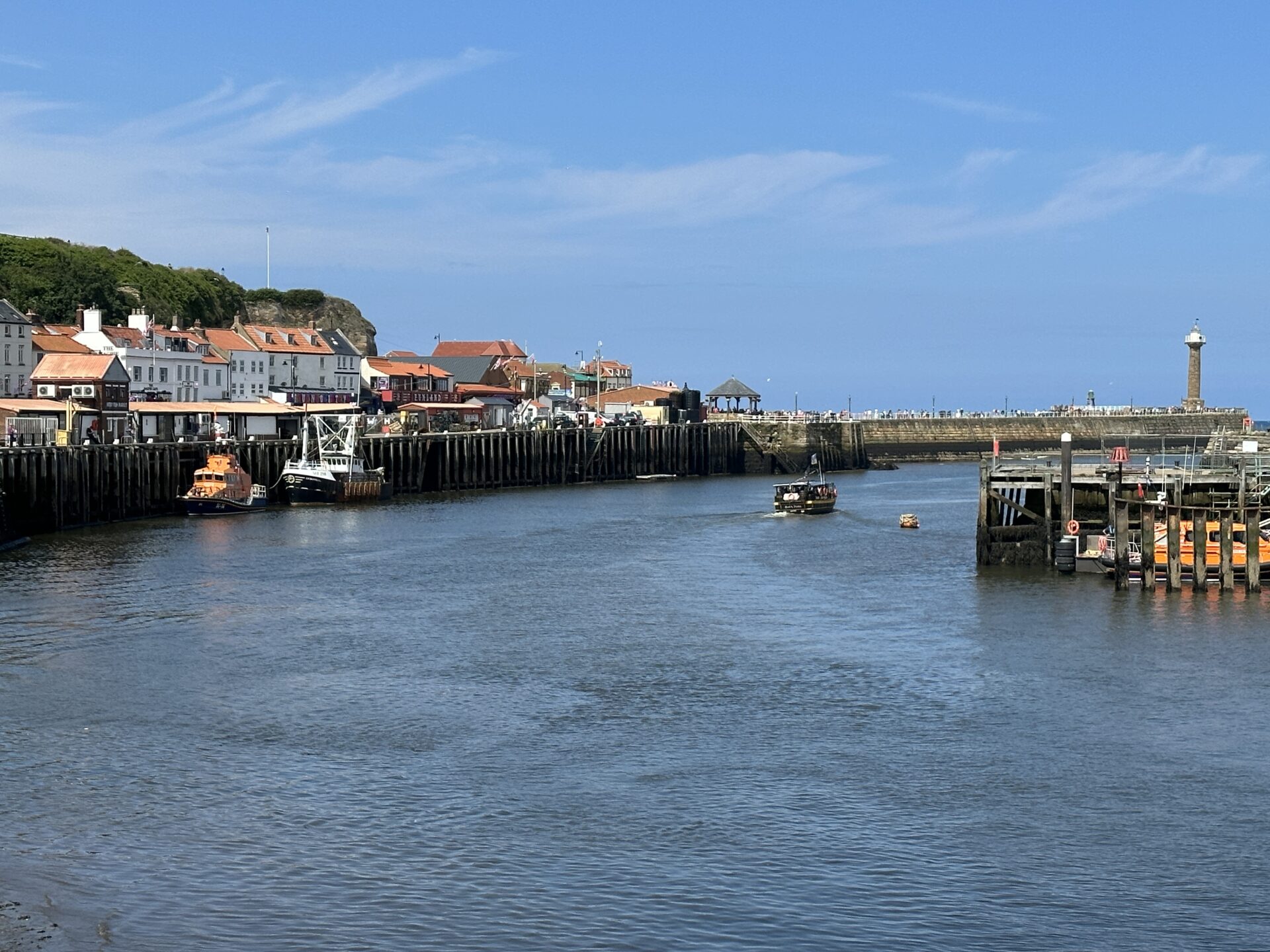 Whitby Harbour, Piers & Lighthouses – Our Guide