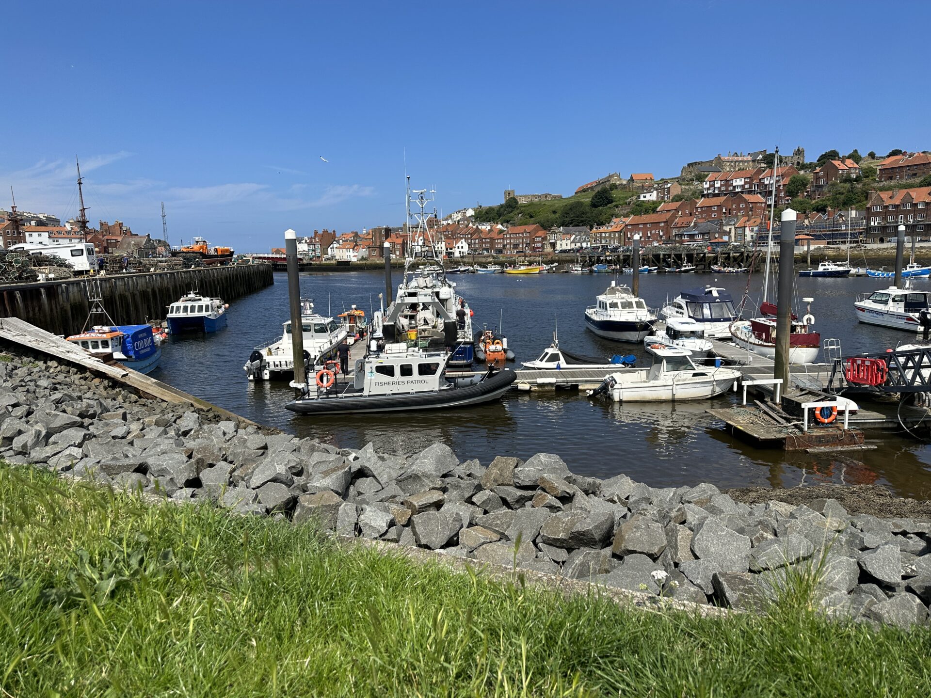 Whitby Harbour, Piers & Lighthouses – Our Guide