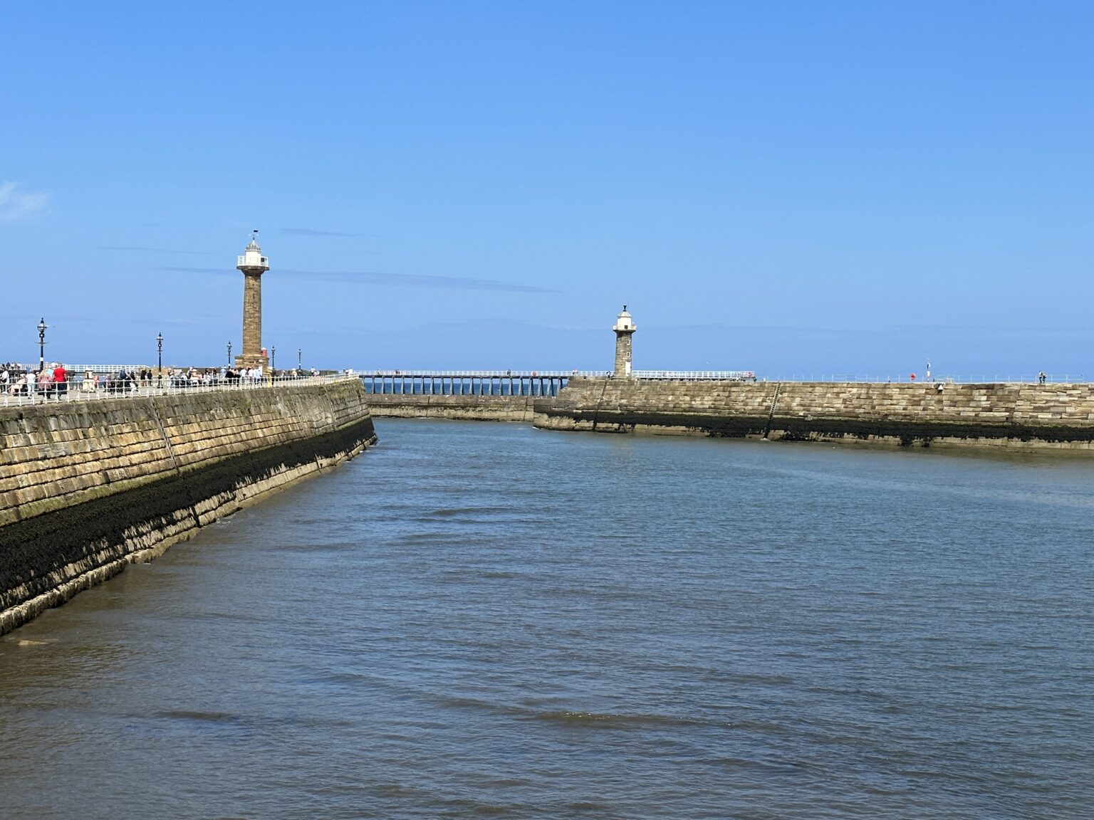 Whitby Harbour, Piers & Lighthouses – Our Guide