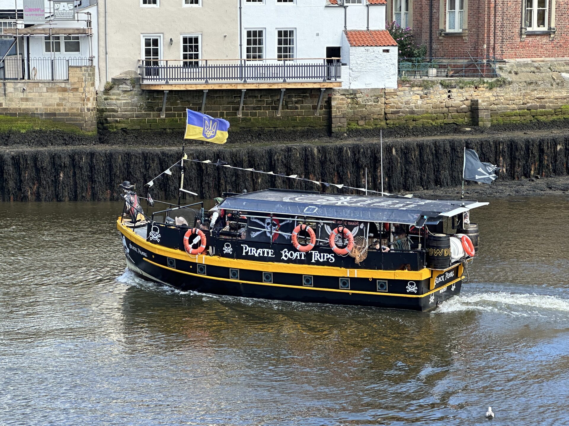 Whitby Harbour, Piers & Lighthouses – Our Guide