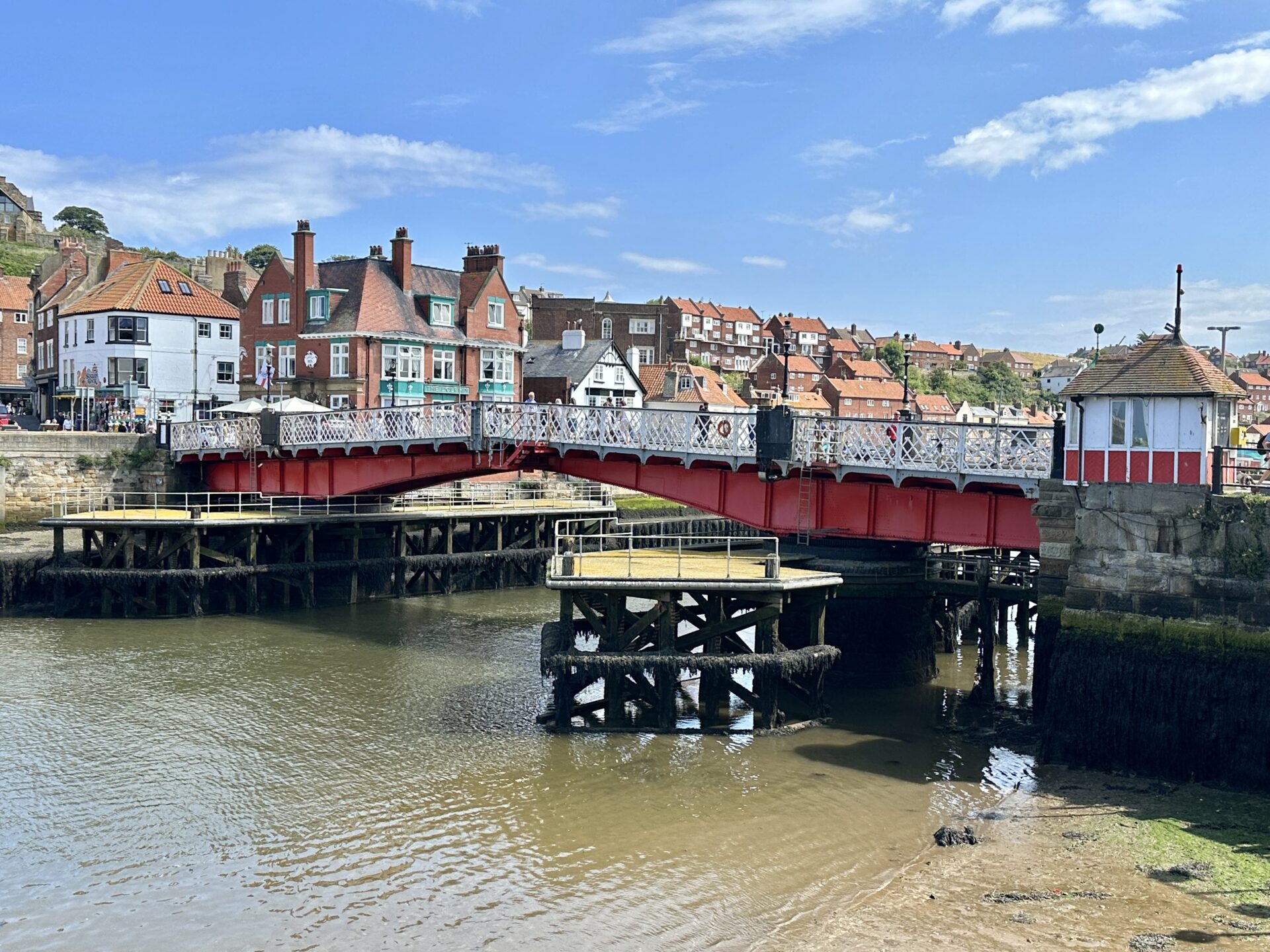 Whitby Harbour, Piers & Lighthouses – Our Guide
