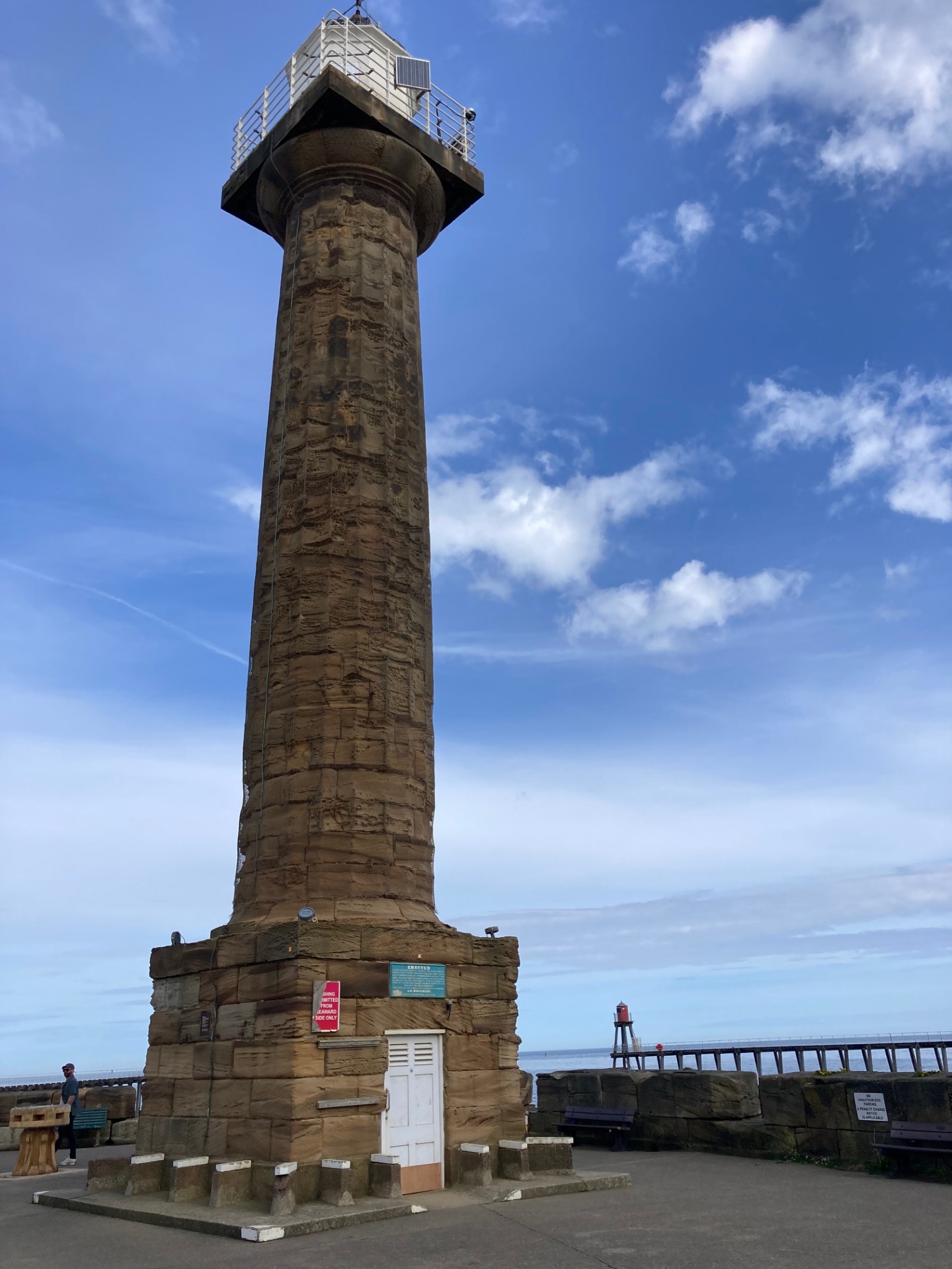 Whitby Harbour, Piers & Lighthouses – Our Guide